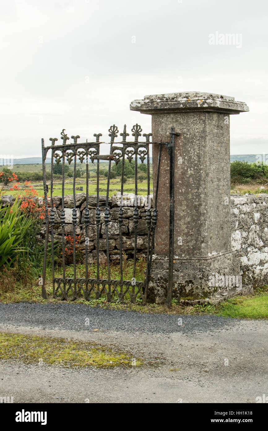 Stone gate post hi-res stock photography and images - Alamy