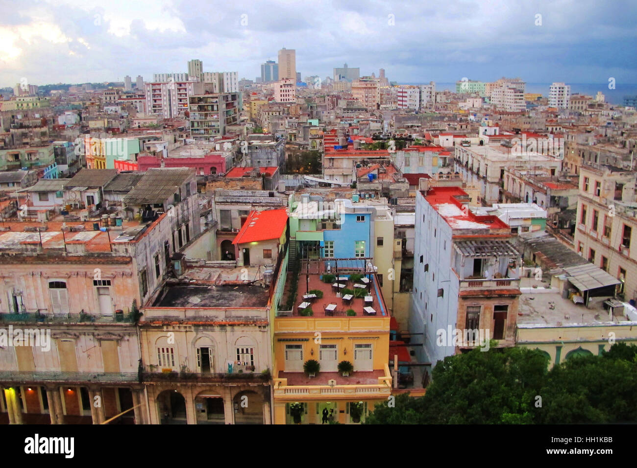 Old havana night cars hi-res stock photography and images - Alamy