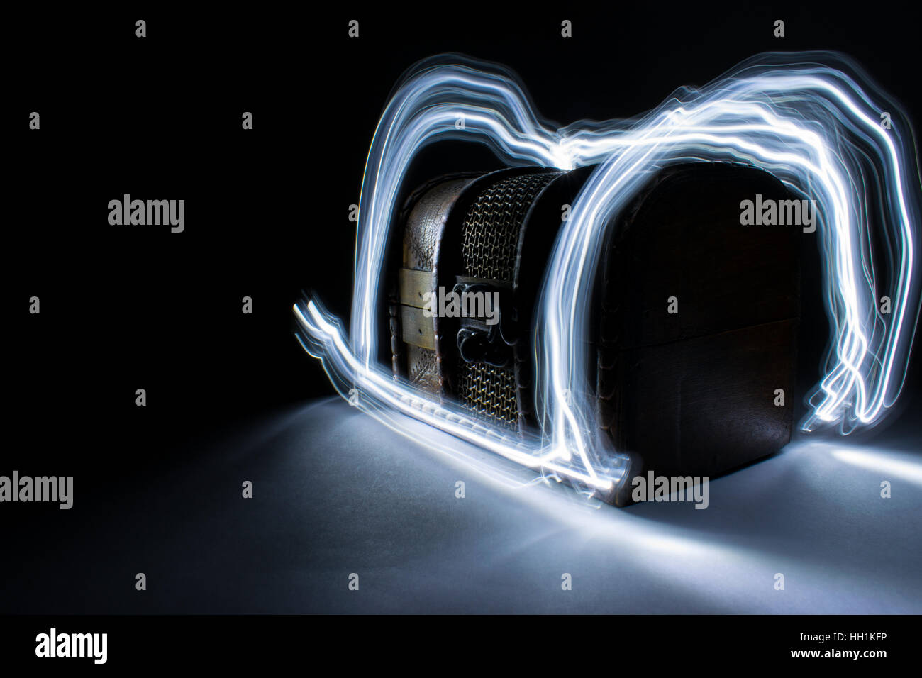 Medieval chest hi-res stock photography and images - Alamy