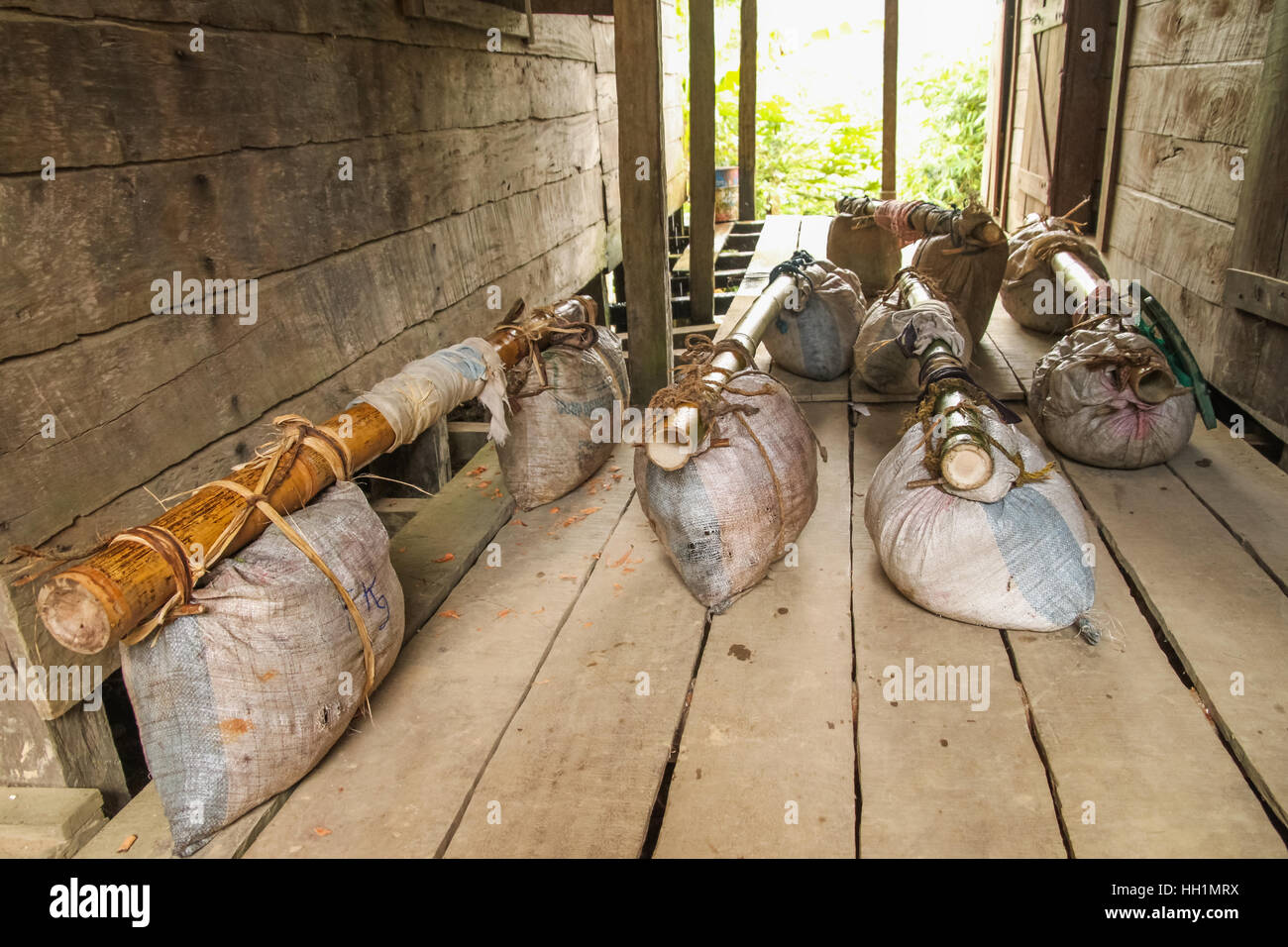 Vanilla pods and flowers hi-res stock photography and images - Alamy