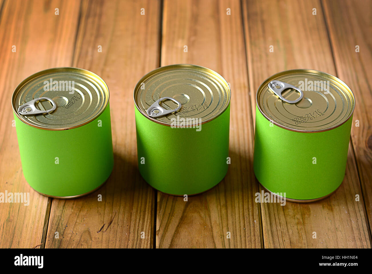 Closeup of aluminum cans - green color Stock Photo - Alamy