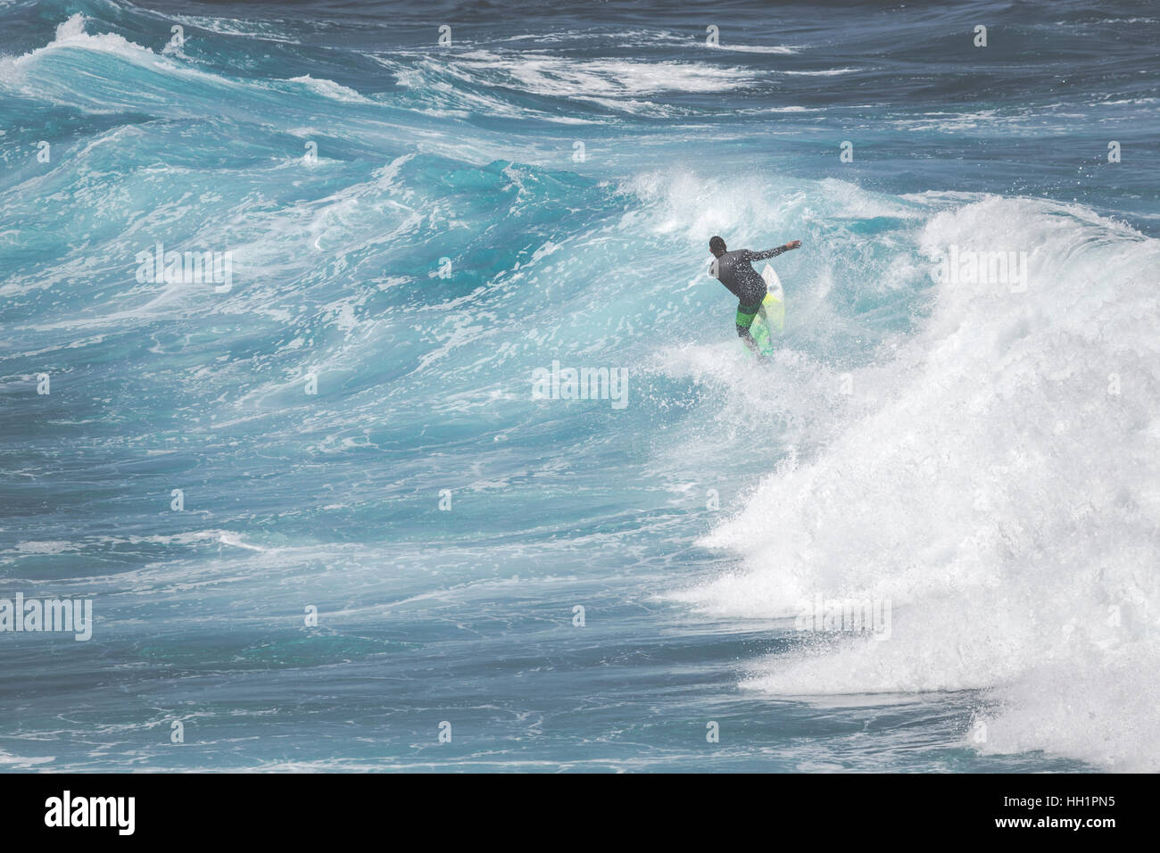 Surfers in giant wave hi-res stock photography and images - Alamy