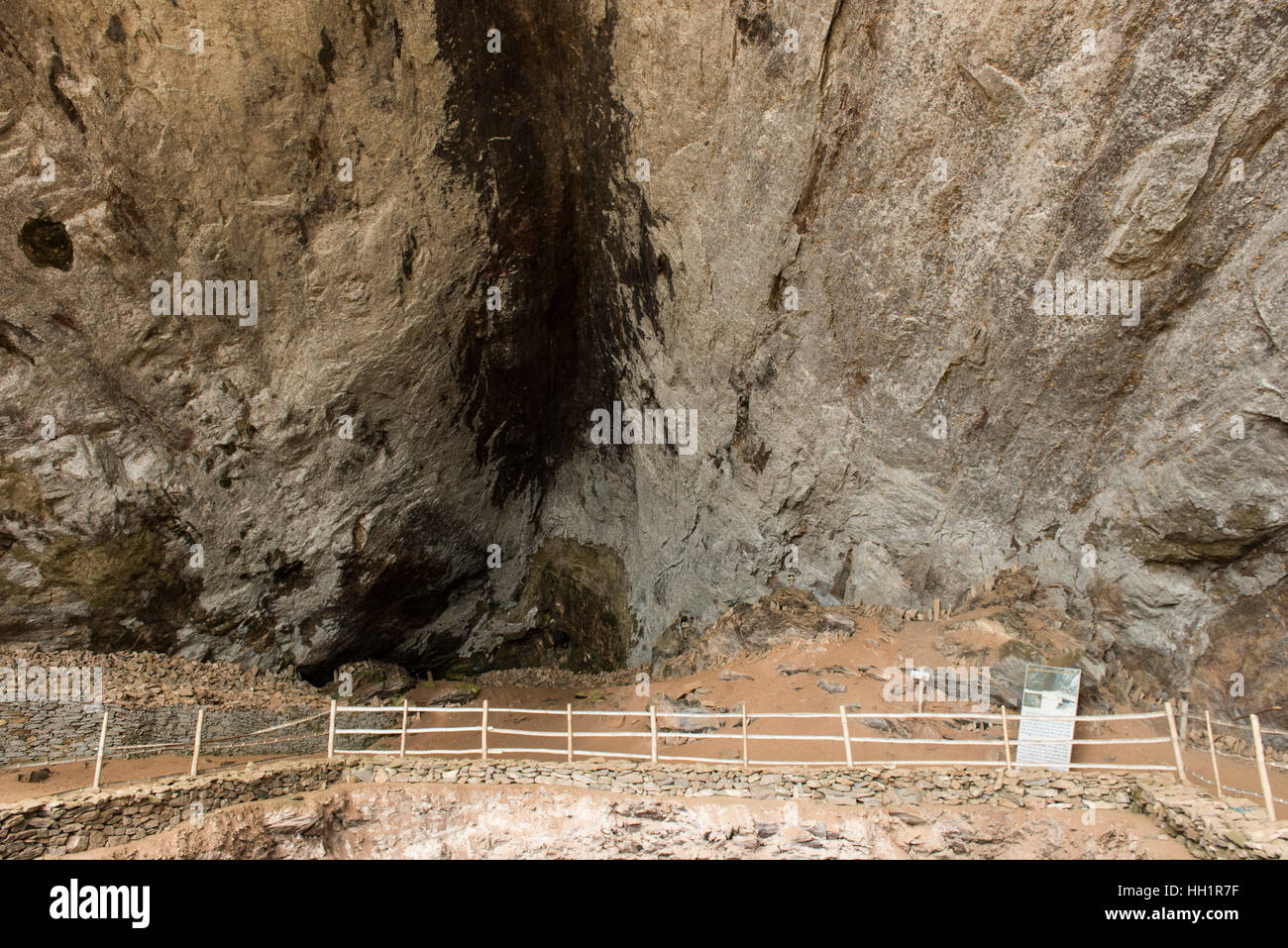 Fa hien lena cave hi-res stock photography and images - Alamy