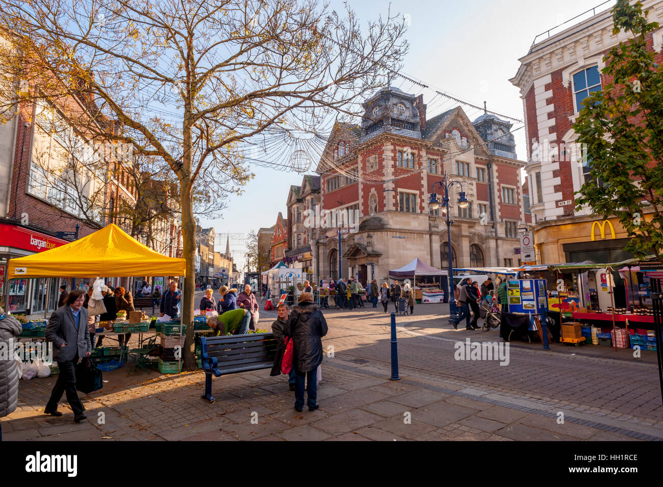 Market stalls in New Road Gravesend for farmers market Stock Photo - Alamy