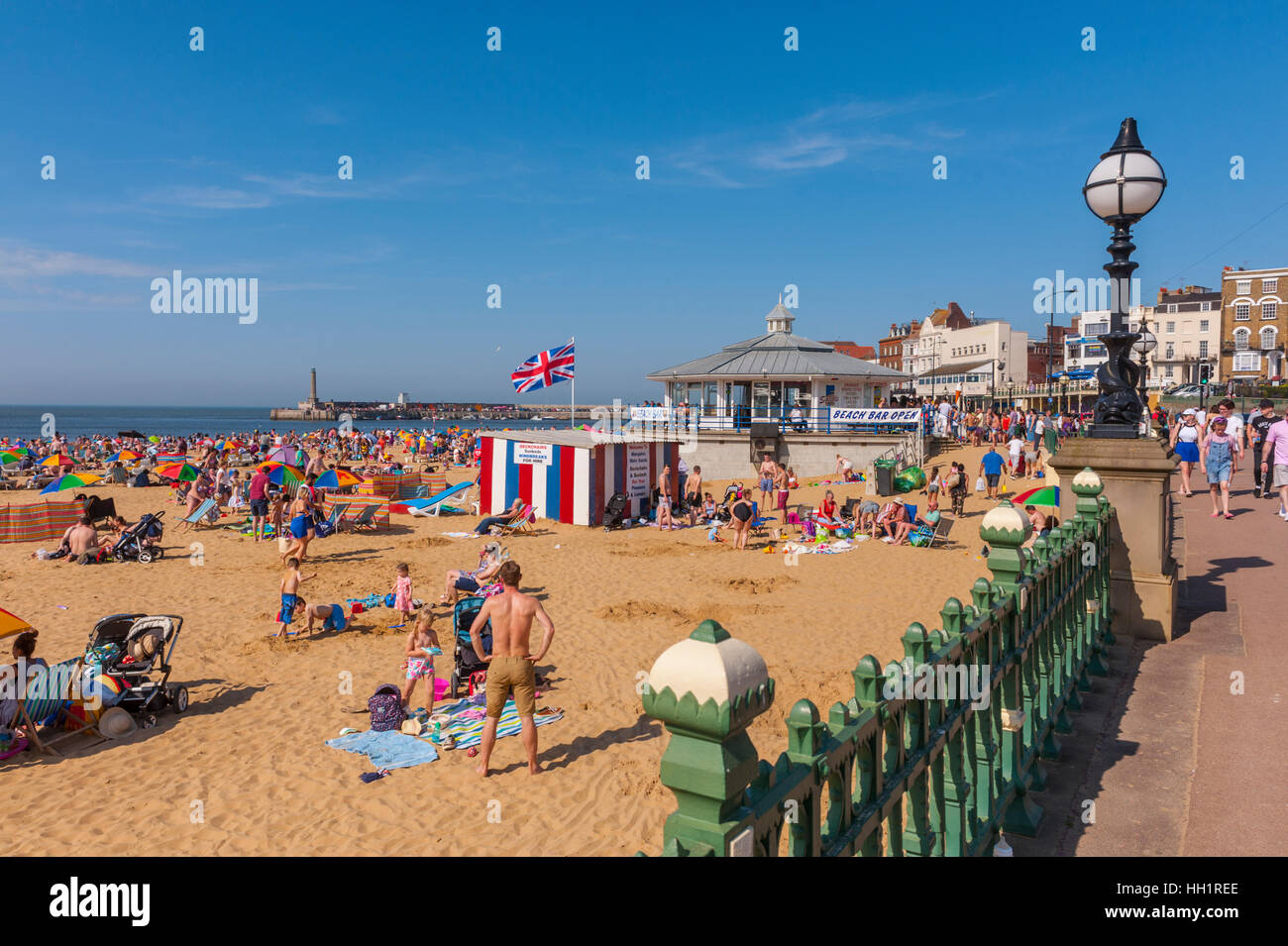 The beach at Margate on a busy summer day. with crowds Stock Photo - Alamy