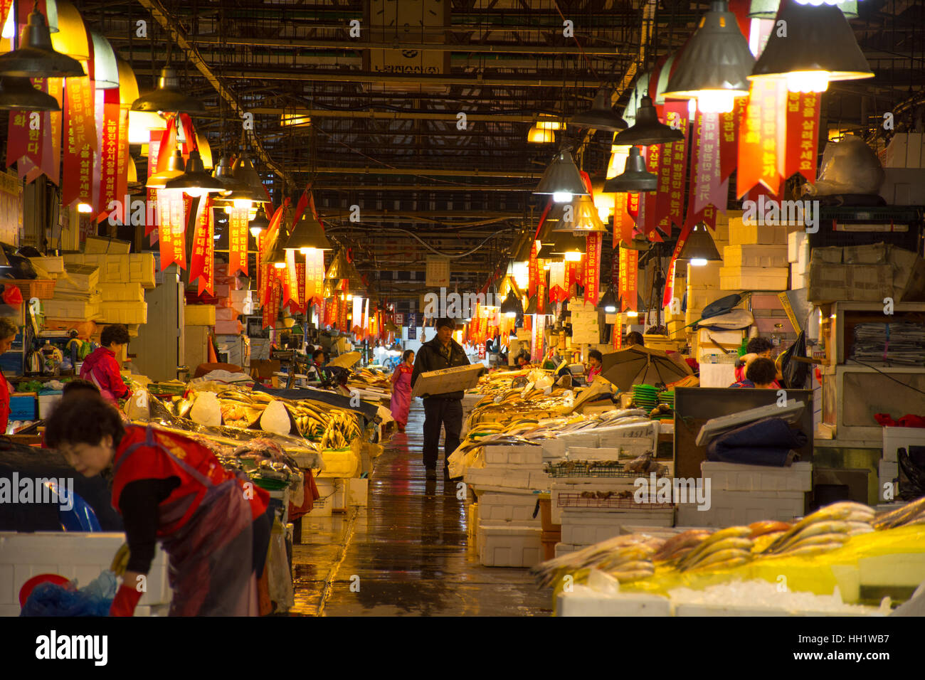 Seoul street markets hi-res stock photography and images - Alamy
