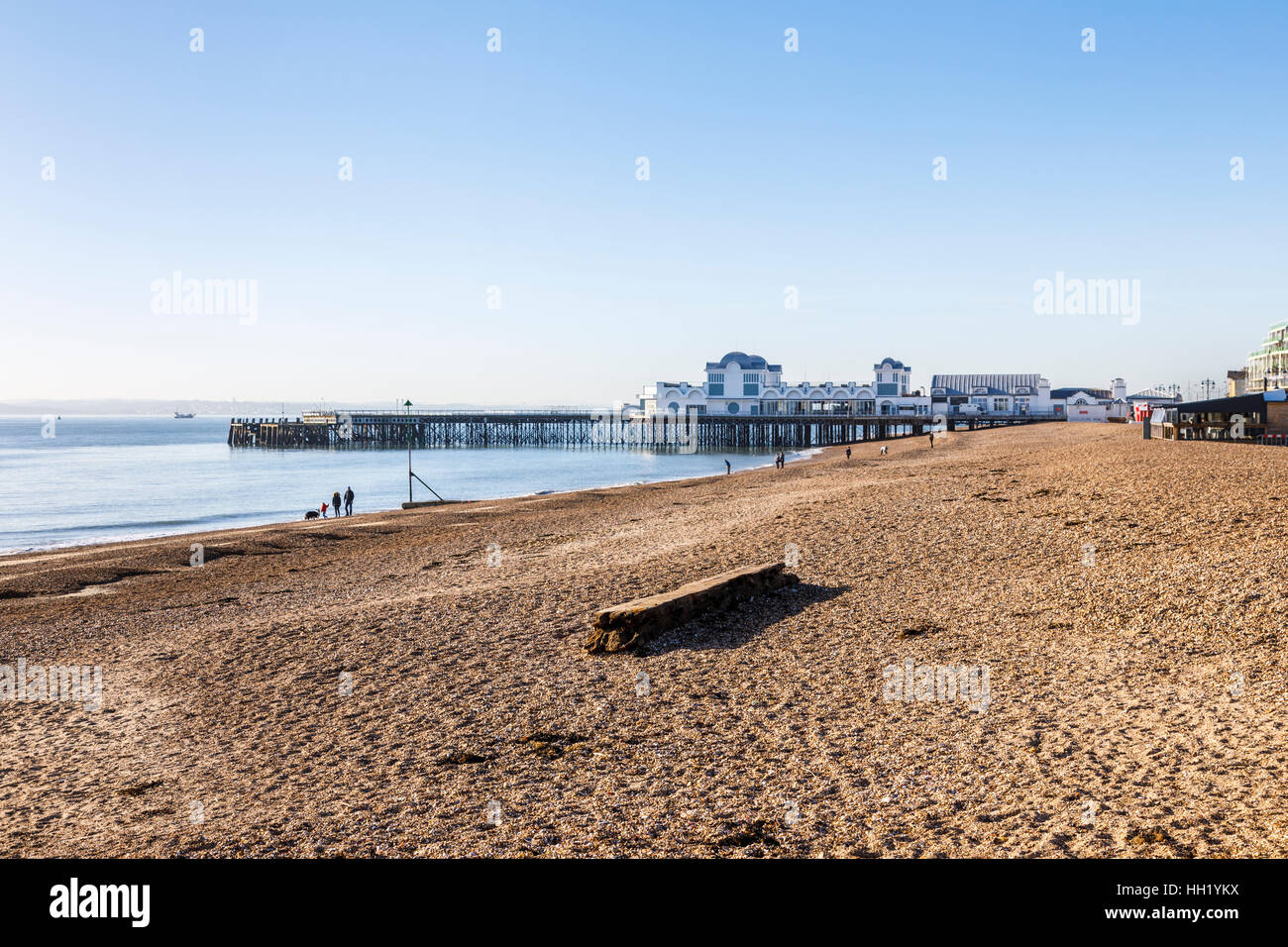 South Parade Pier and the stony beach at Southsea, Portsmouth ...
