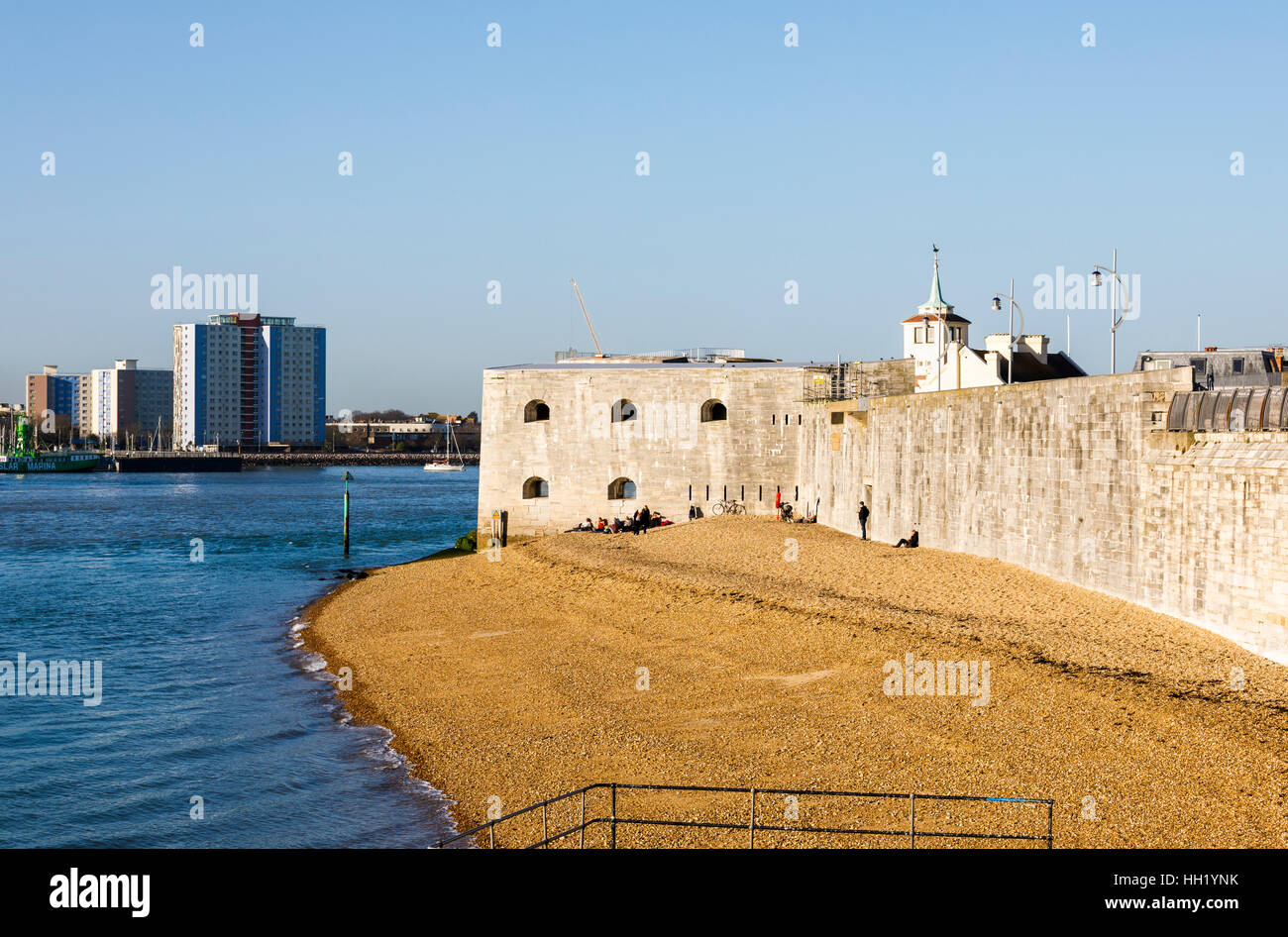 Medieval waterfront england hi-res stock photography and images - Alamy