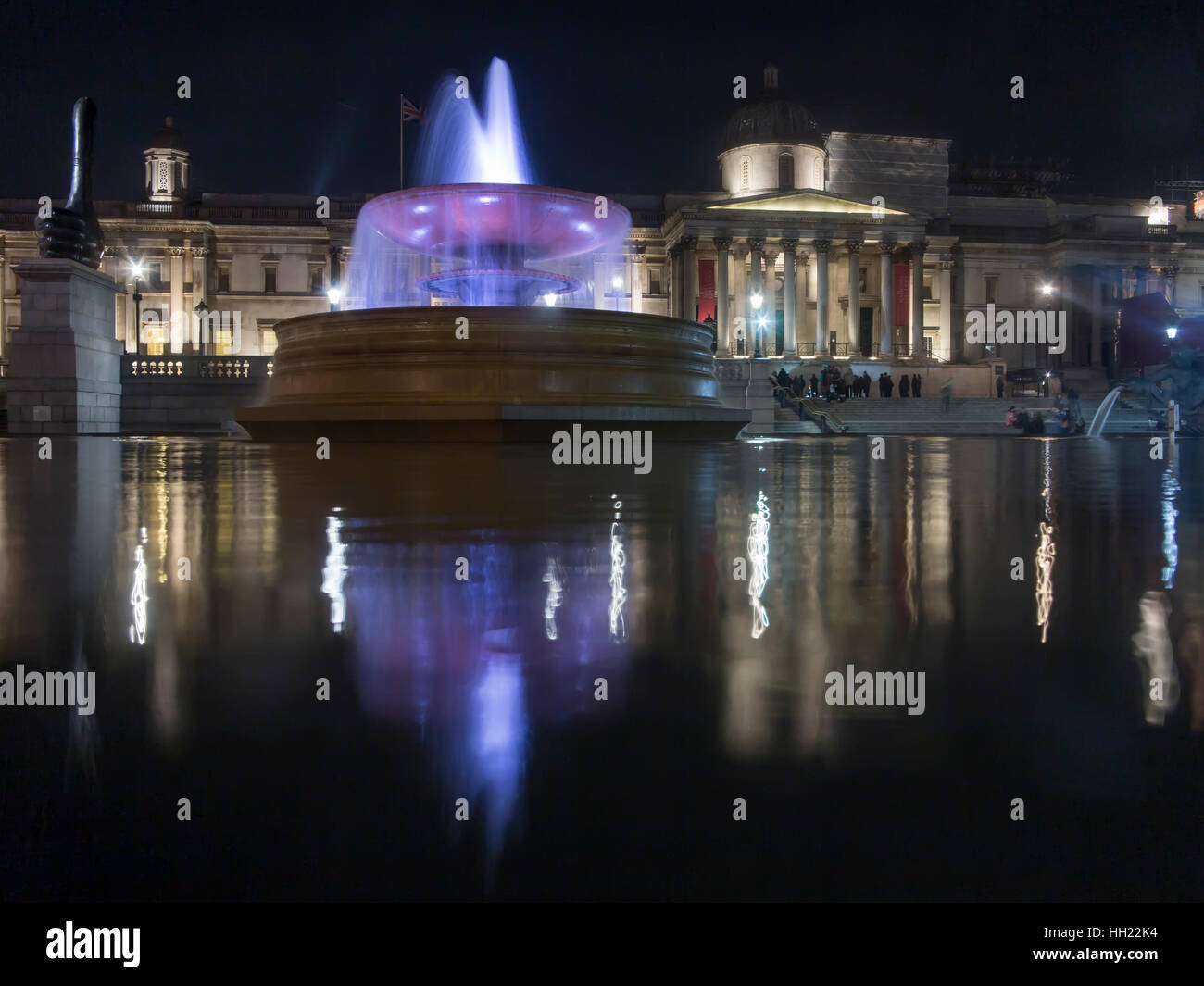 Fountain at night in Trafalgar Square with The National Gallery Stock ...