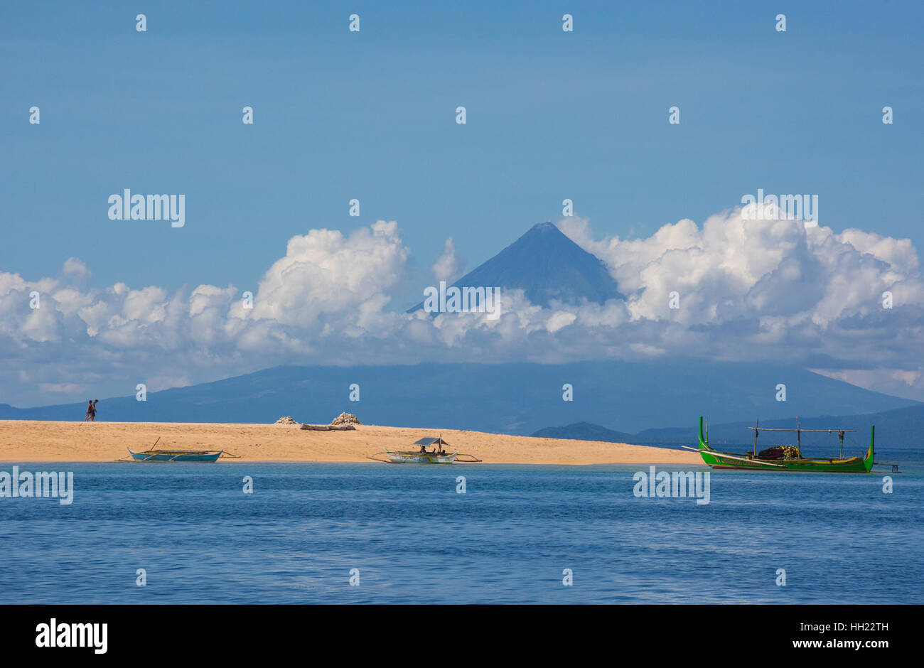 Mayon volcano hi-res stock photography and images - Alamy