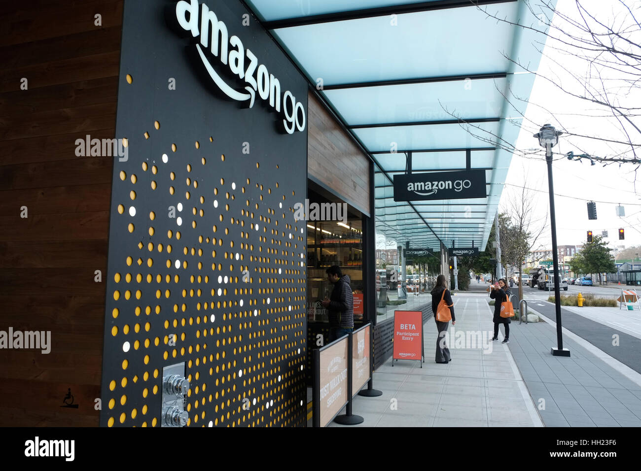 Amazon go checkout hi-res stock photography and images - Alamy