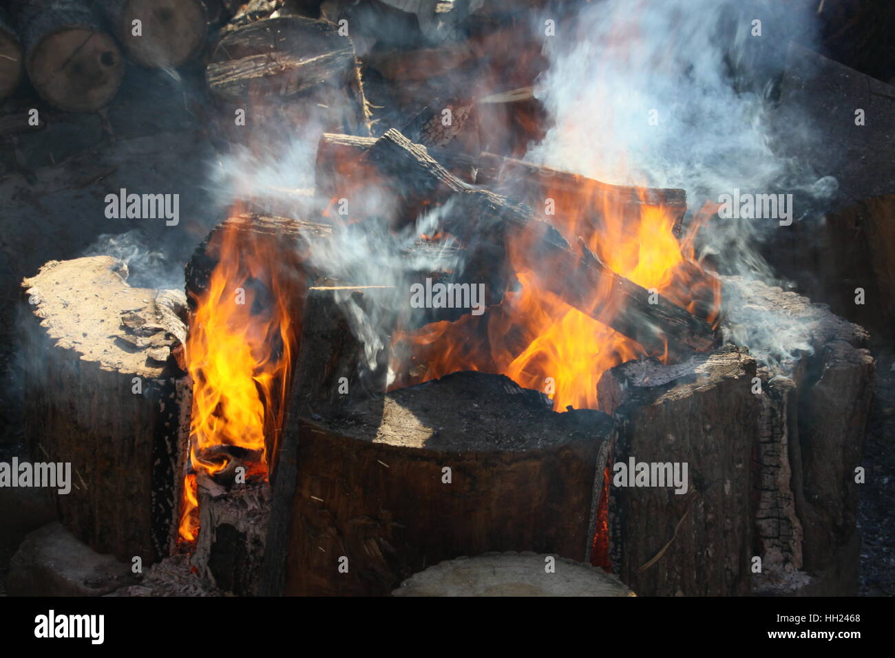 Fire burning in barbecue hi-res stock photography and images - Alamy