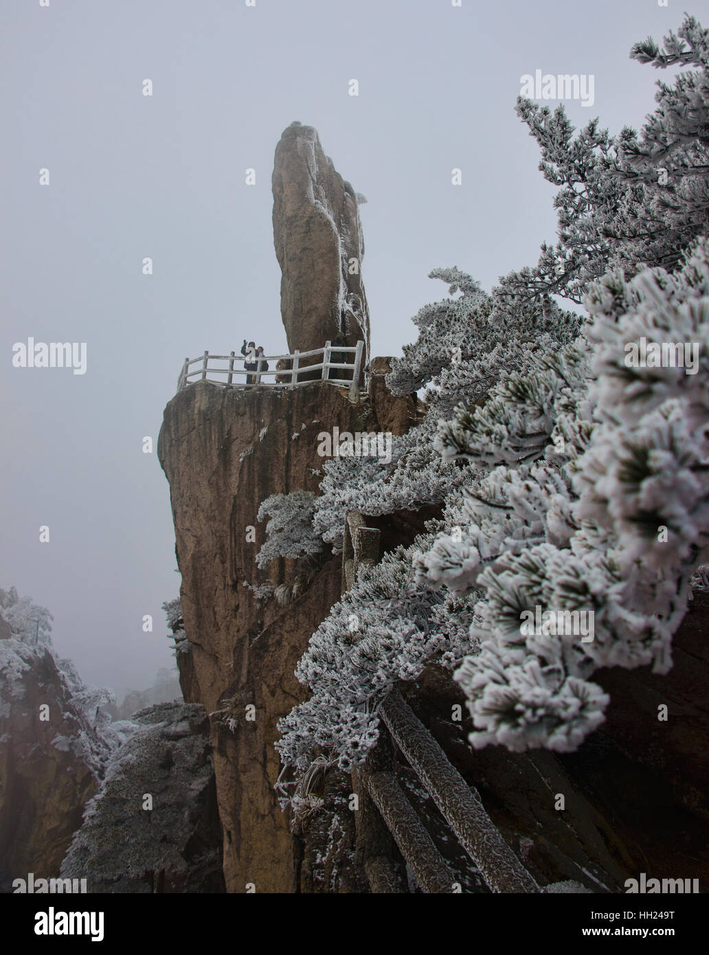 Flying rock huangshan mountain huangshan hi-res stock photography and ...
