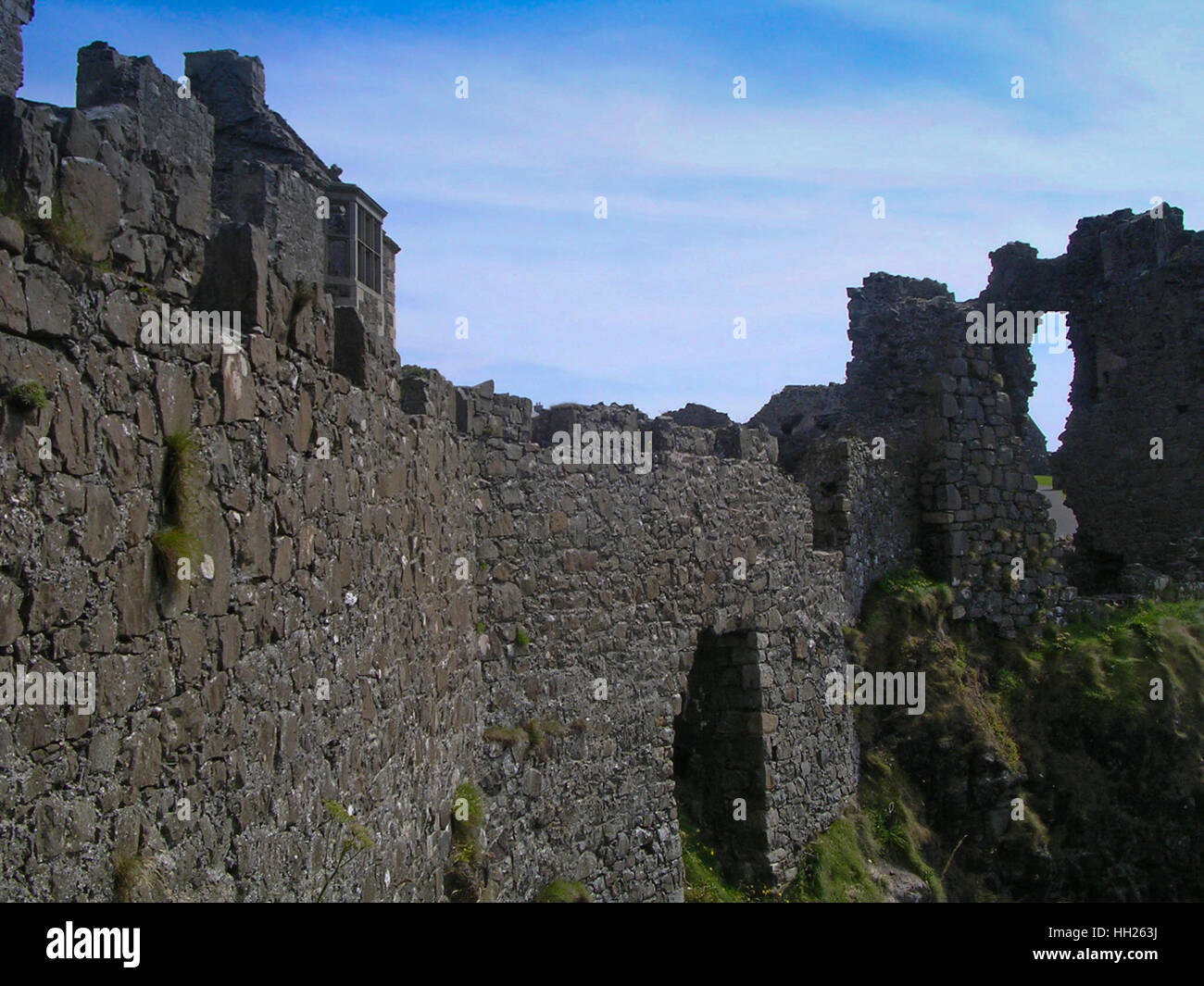 Castle on cliff edge hi-res stock photography and images - Alamy
