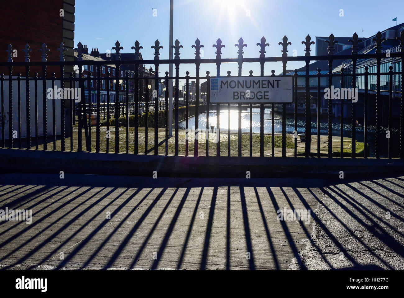 Monument bridge hull hi-res stock photography and images - Alamy