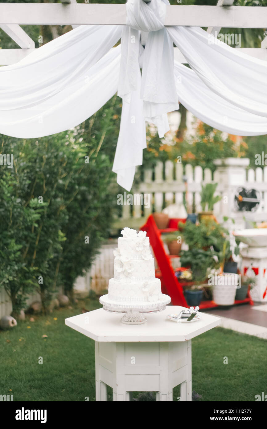 Wedding cake cake hi-res stock photography and images - Alamy