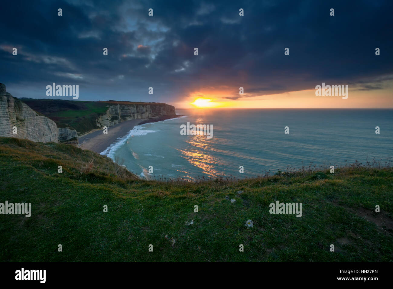 sun rays over Atlantic ocean waves, Etretat, France Stock Photo - Alamy