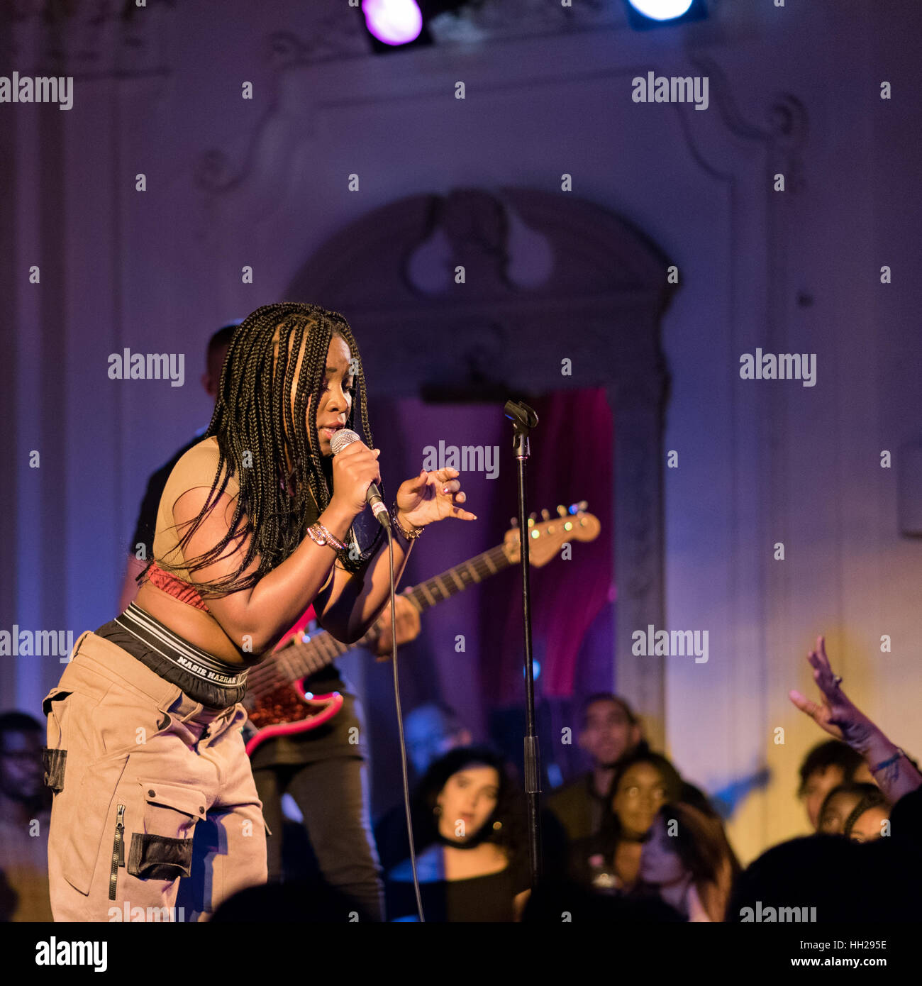 Female singer concert hi-res stock photography and images - Alamy