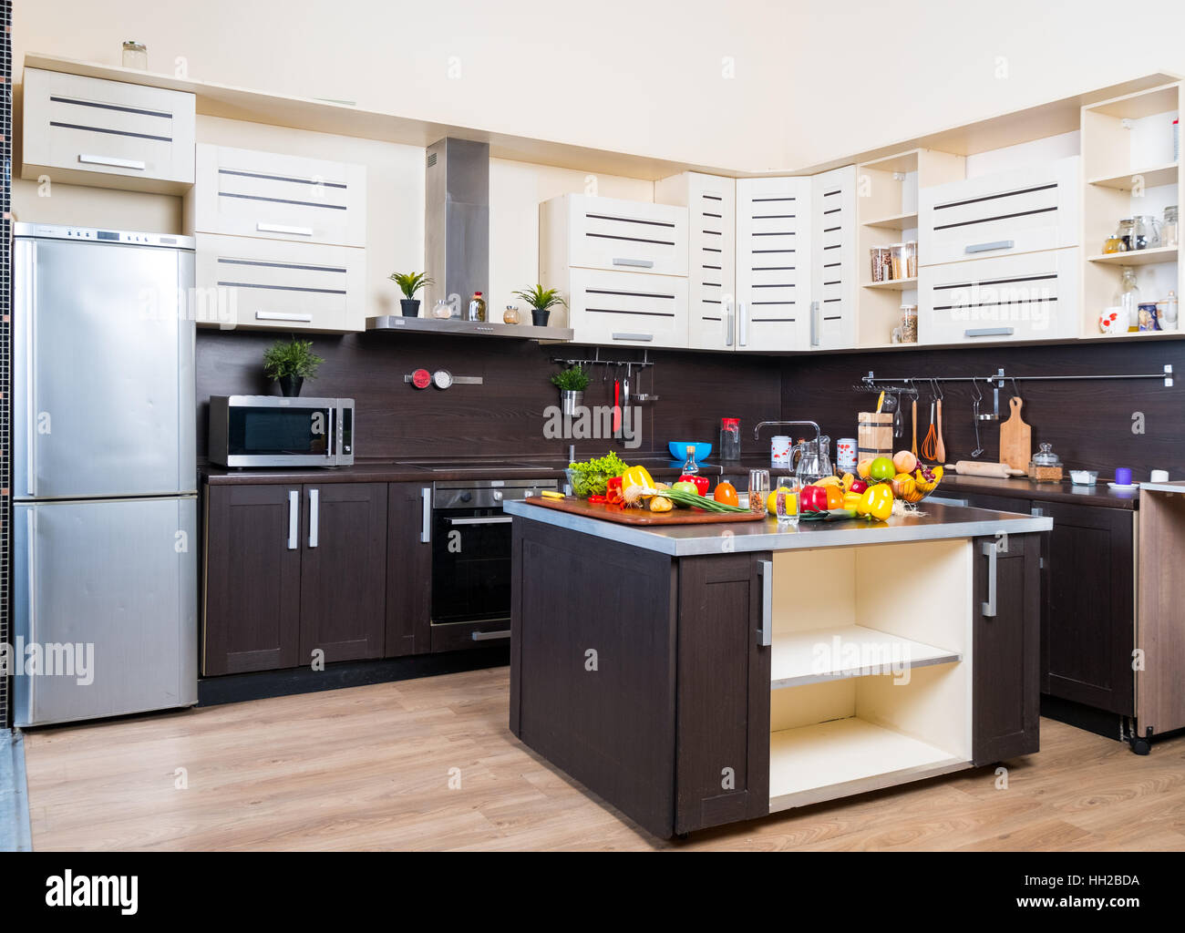 Interior of modern kitchen with fruits and vegetables Stock Photo - Alamy