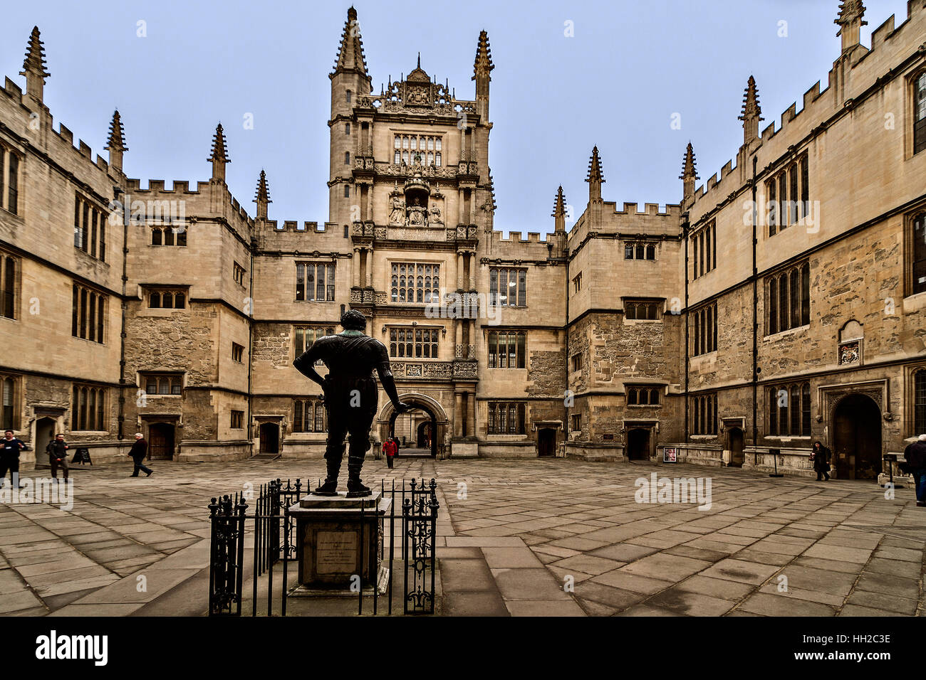 Statue Of Earl Of Pembroke Facing The Tower of Five Orders Oxford UK ...