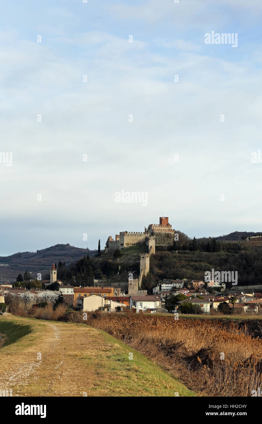 Soave medieval city walls hi-res stock photography and images - Alamy
