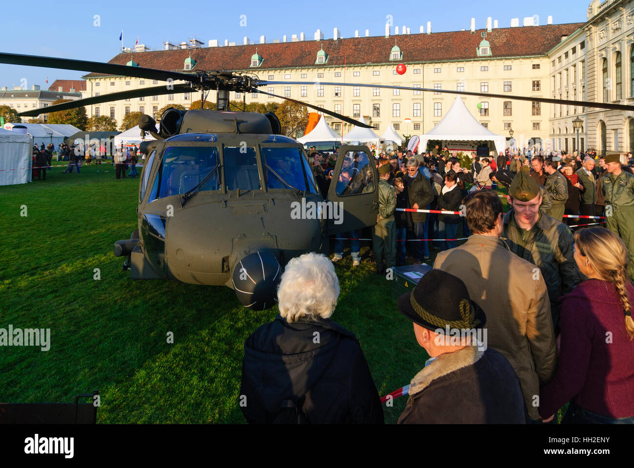 Army performance show hi-res stock photography and images - Alamy