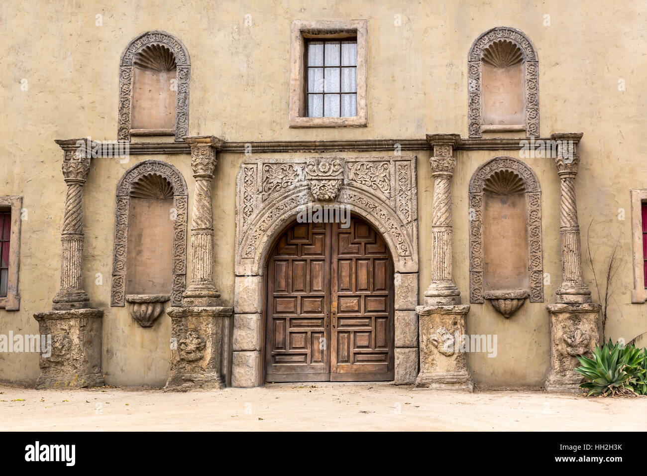 Building in retro style Stock Photo - Alamy