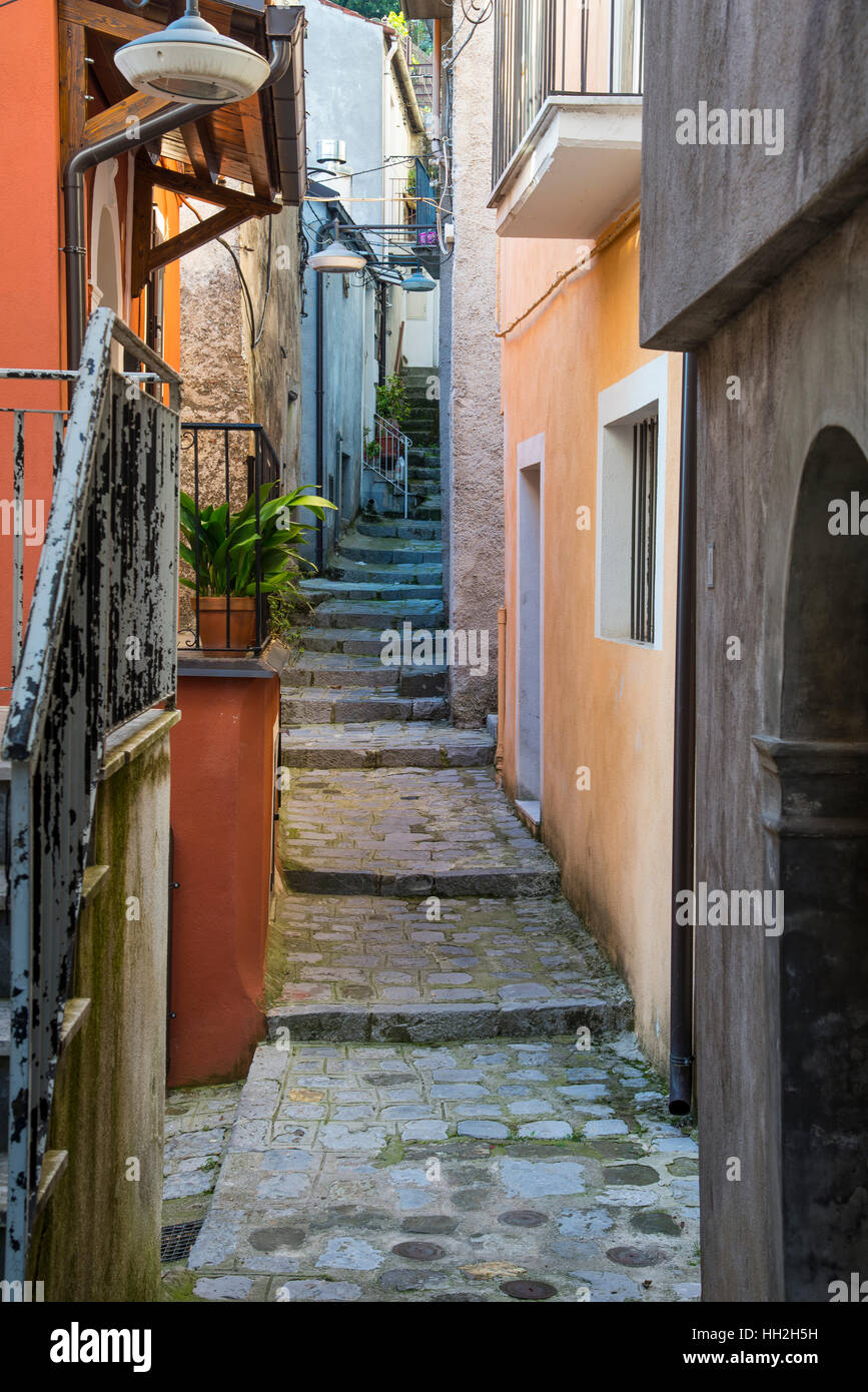 Alleys in italy hi-res stock photography and images - Alamy