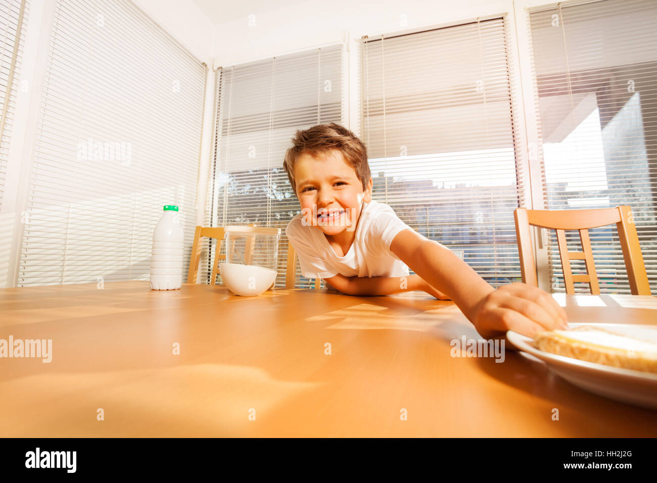 Child making a sandwich hi-res stock photography and images - Alamy