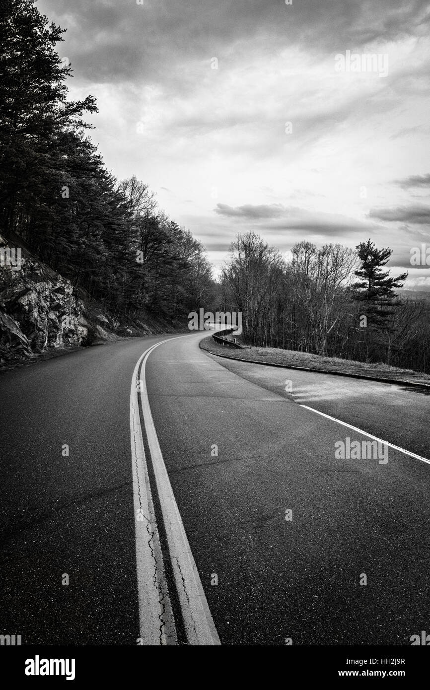 Windy road hi-res stock photography and images - Alamy