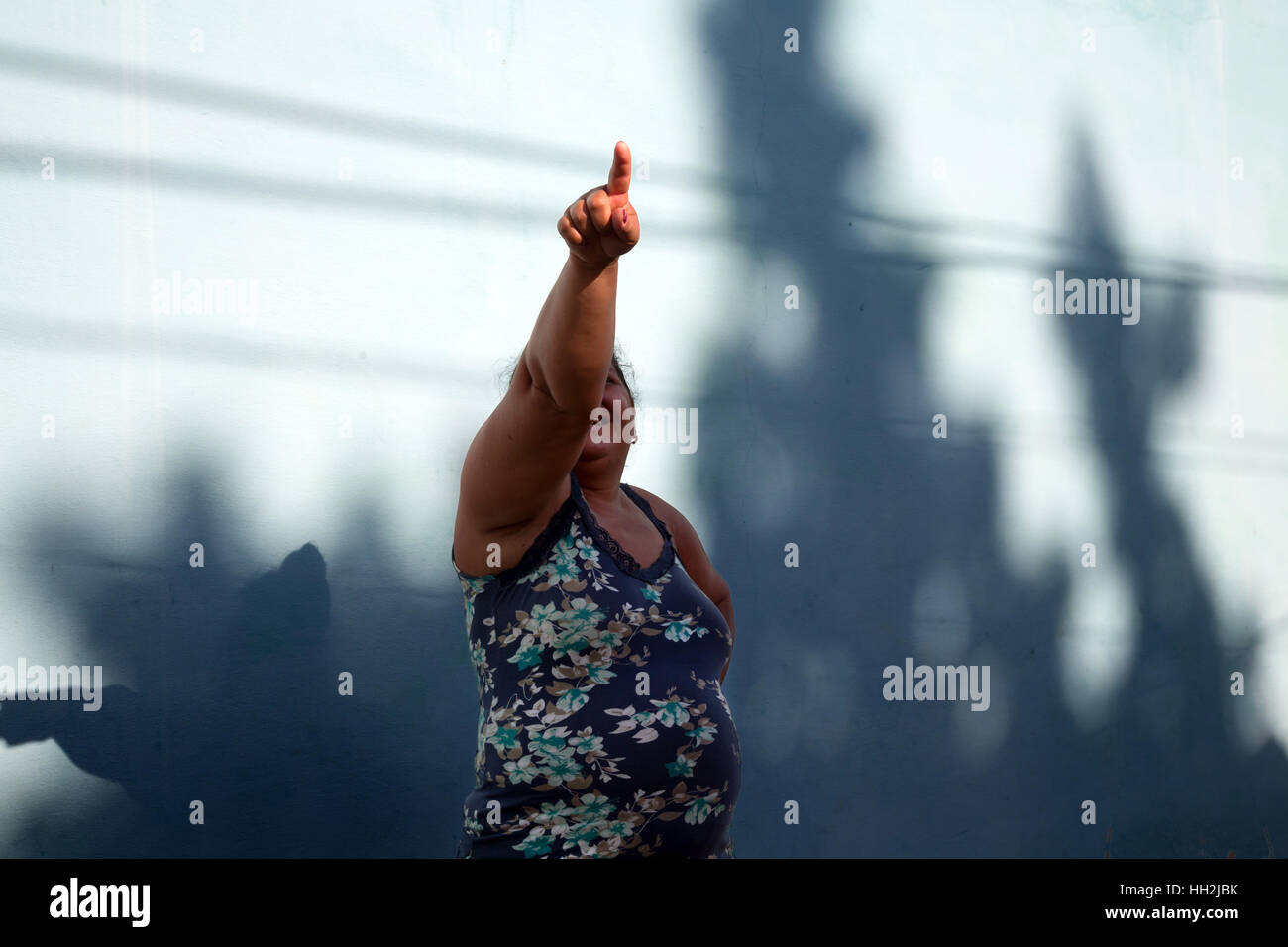 Pointing to cuba hi-res stock photography and images - Alamy