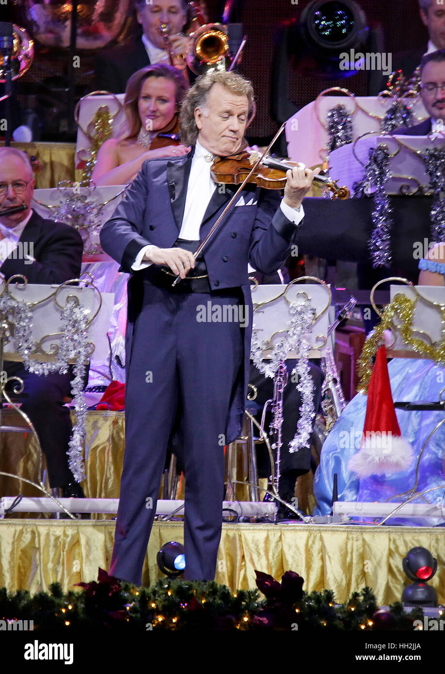 Johann strauss andre rieu orchestra hi-res stock photography and images ...