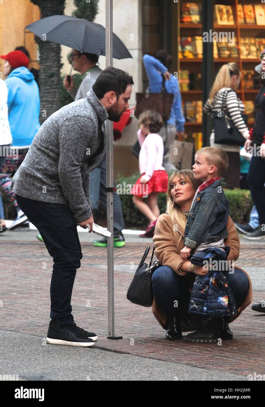 Hilary Duff and ex husband Mike Comrie take their son Luca to see Santa ...