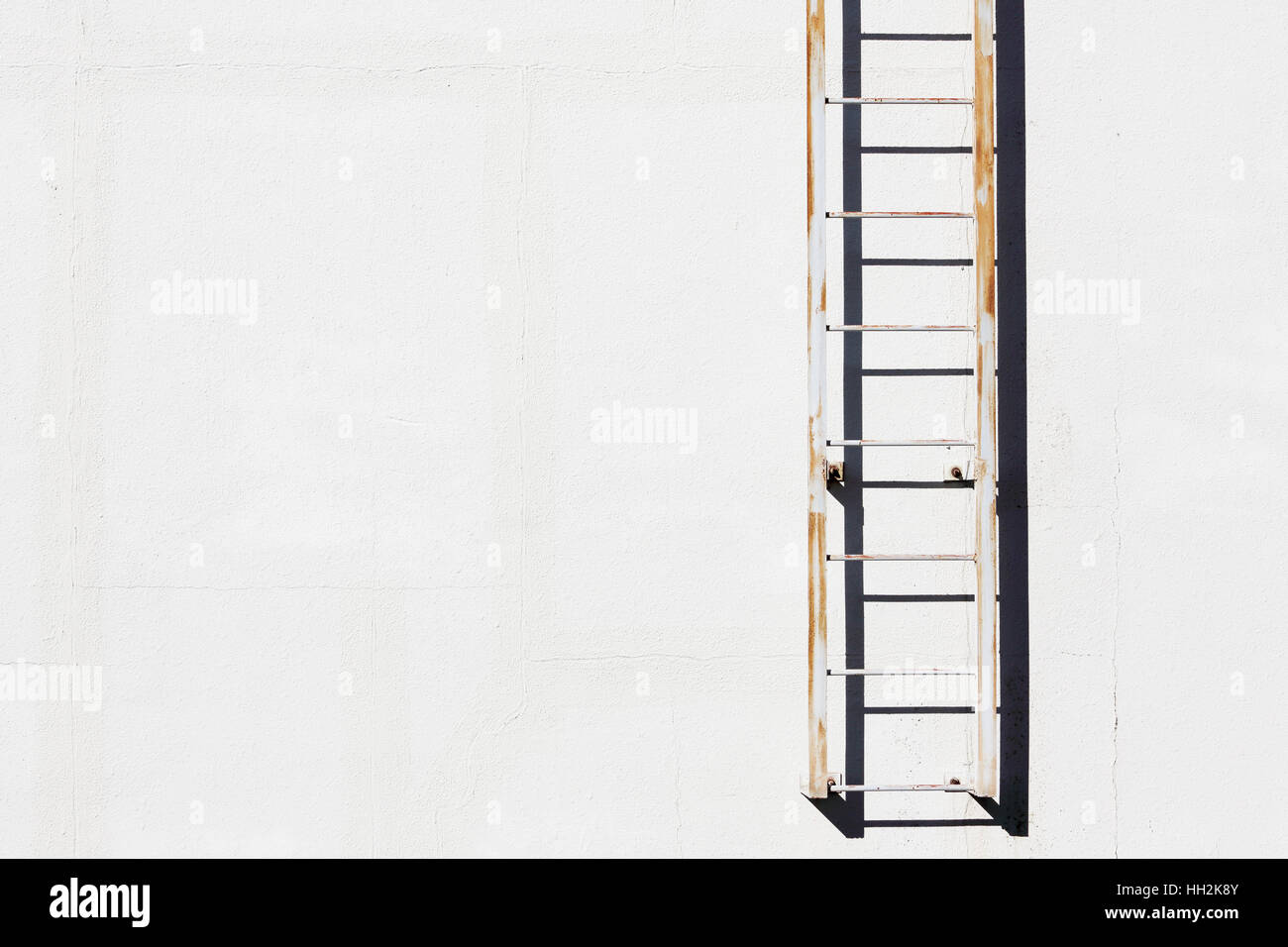 Fixed ladder hi-res stock photography and images - Alamy