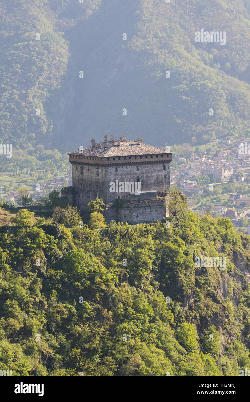 Italy chateau castle tower hi-res stock photography and images - Alamy