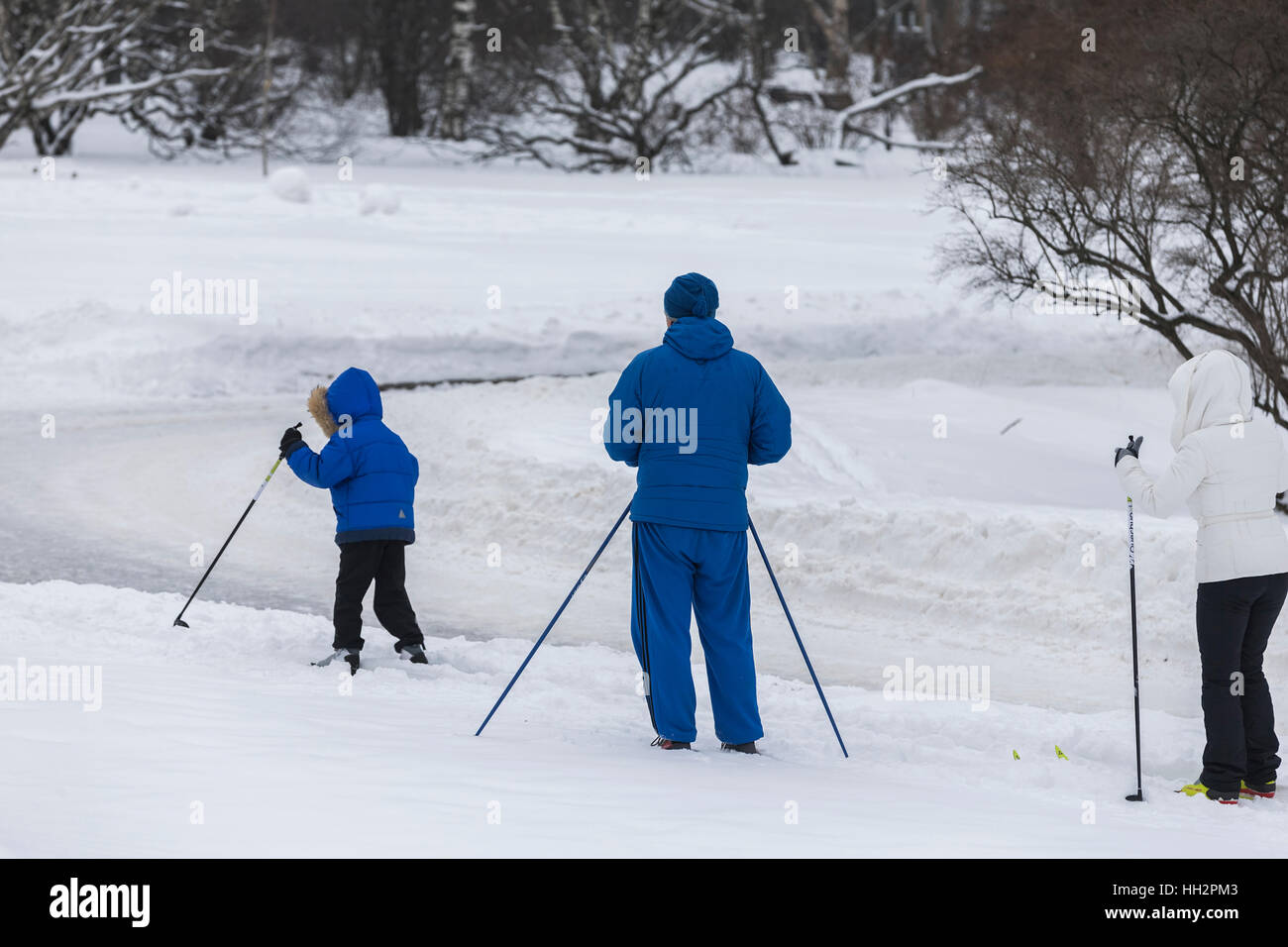 Family friendly run hi-res stock photography and images - Alamy