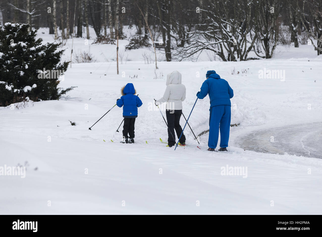 Family friendly run hi-res stock photography and images - Alamy