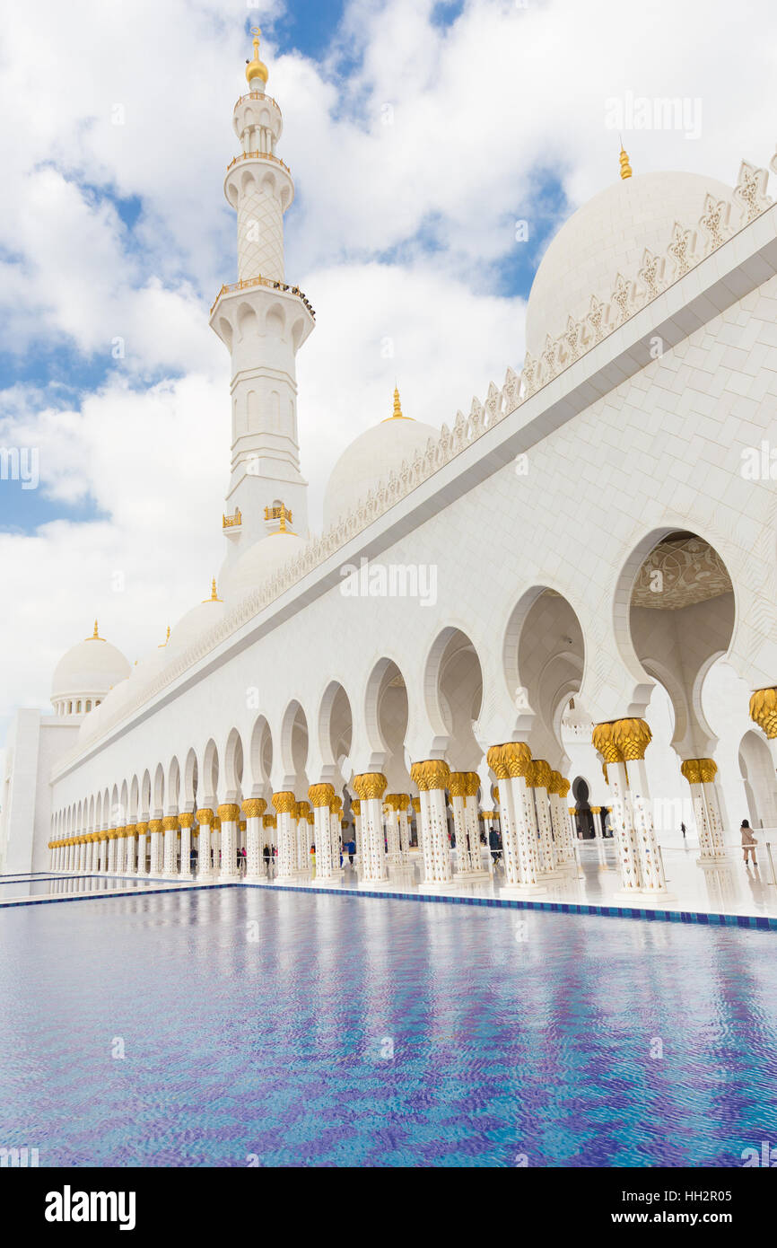 Sheikh Zayed Grand Mosque, Abu Dhabi, United Arab Emirates Stock Photo ...