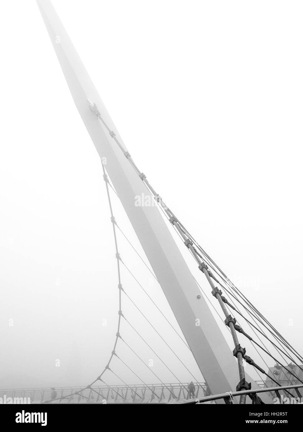 Foot bridge into fog hi-res stock photography and images - Alamy