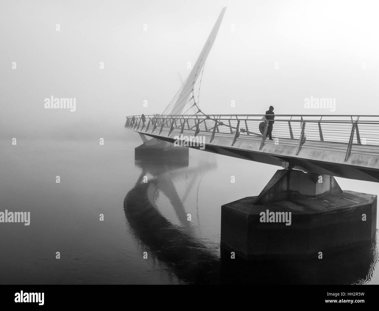 Foot Over Bridge Stock Photos & Foot Over Bridge Stock Images - Alamy