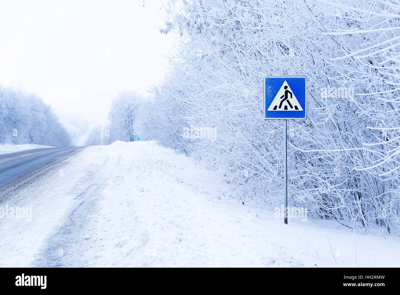 The road sign is on the snowy side Stock Photo - Alamy