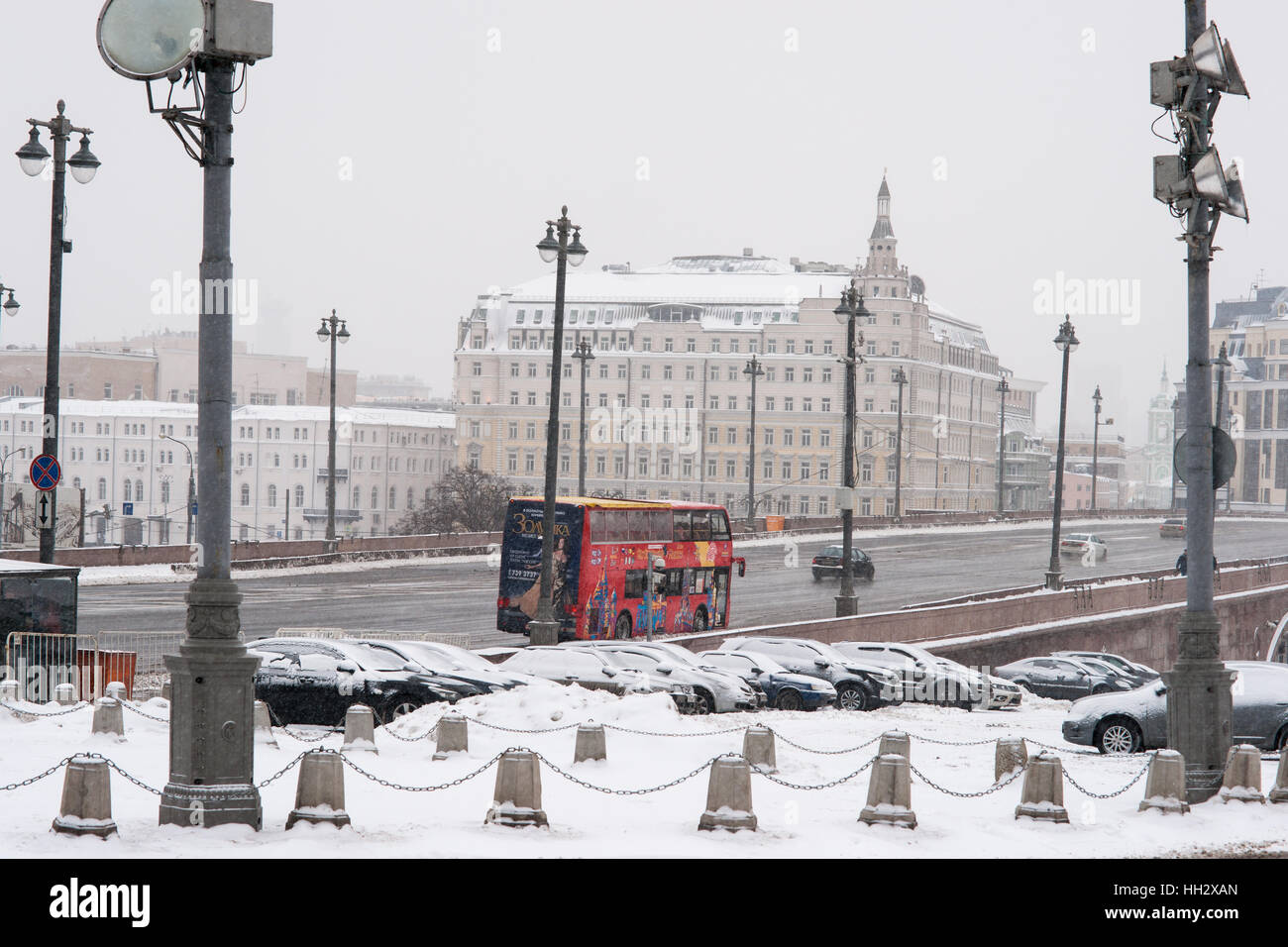 Red windy bus hi-res stock photography and images - Alamy
