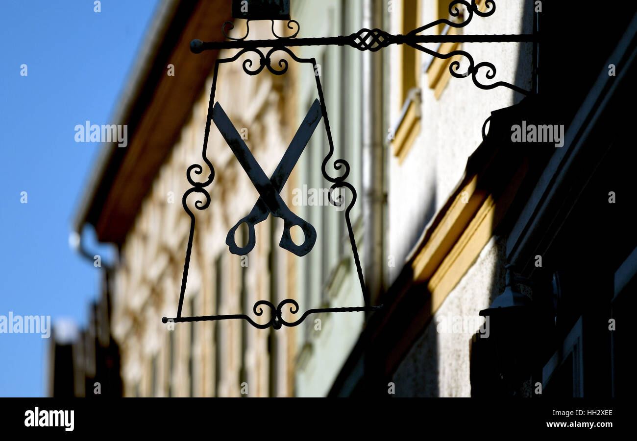 Beelitz, Germany. 6th Jan, 2017. A guild sign at a house in Beelitz ...