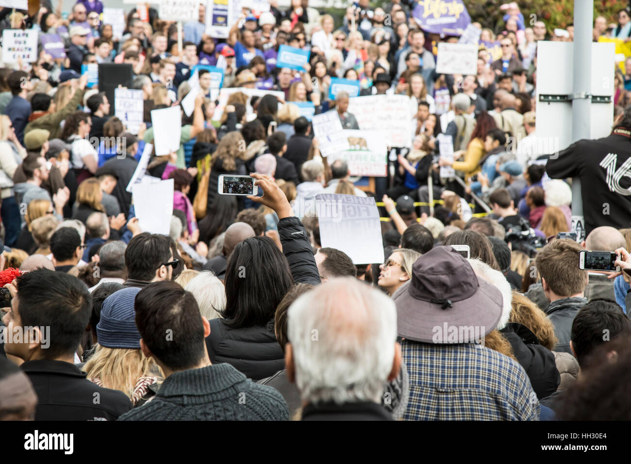 Los Angeles, USA. 15th Jan, 2017. The crowd watches as Senator Kamala ...