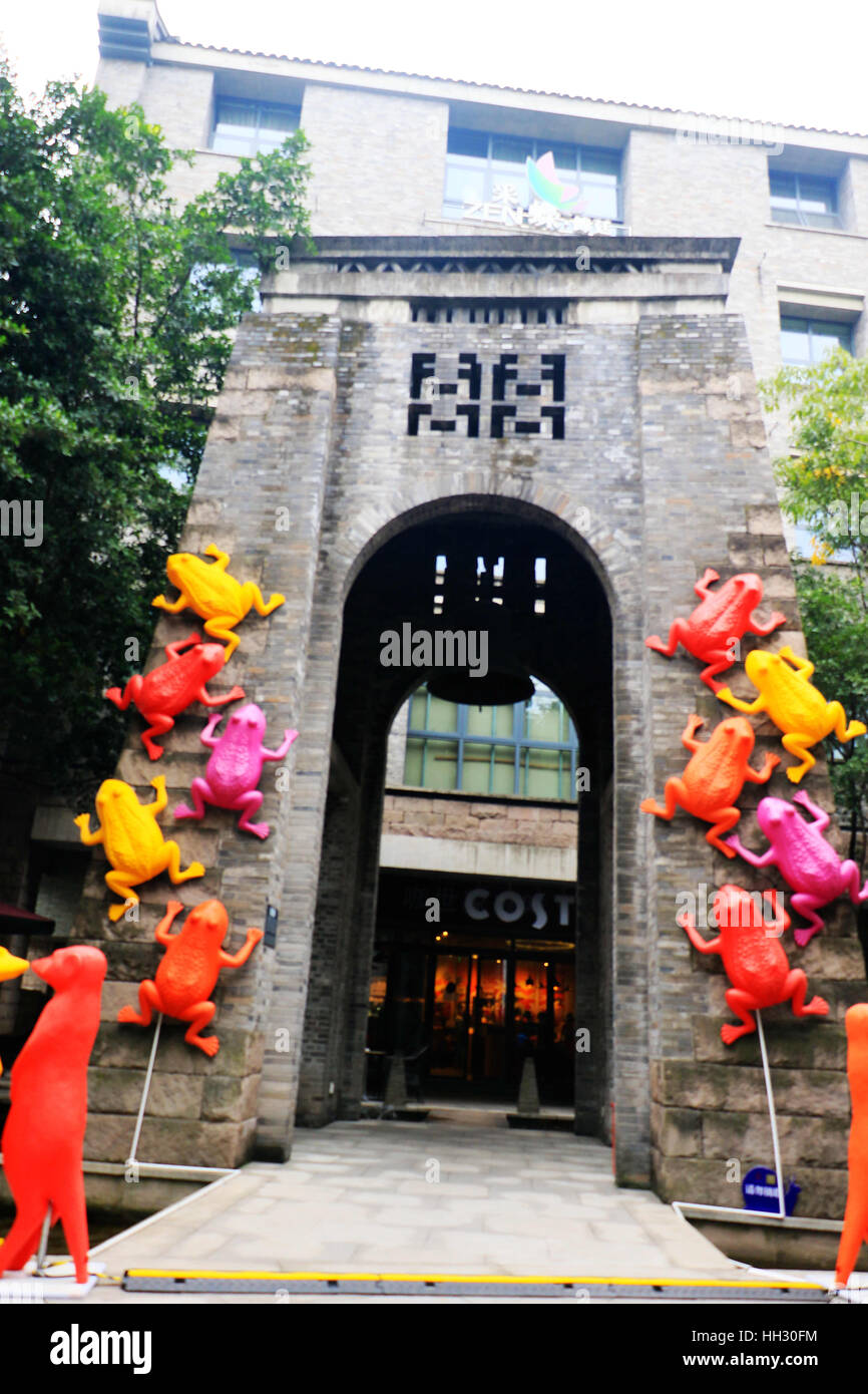 Cracking art group hi-res stock photography and images - Alamy