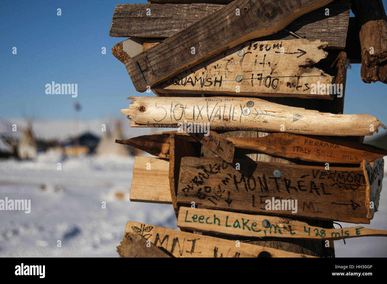 Cannon Ball, USA. 15th January, 2017. A wooden sign marks the distances ...
