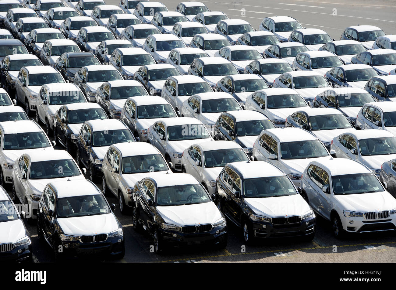 Bremerhaven, Germany. 02nd Oct, 2015. New BMW cars waiting to be ...