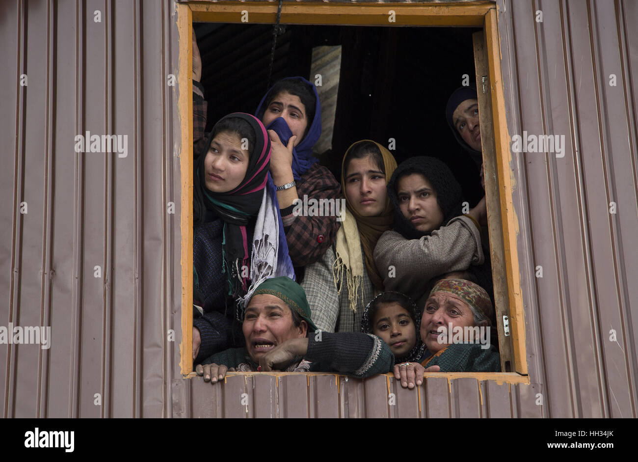 Srinagar, Indian-controlled Kashmir. 16th Jan, 2017. Kashmiri women ...