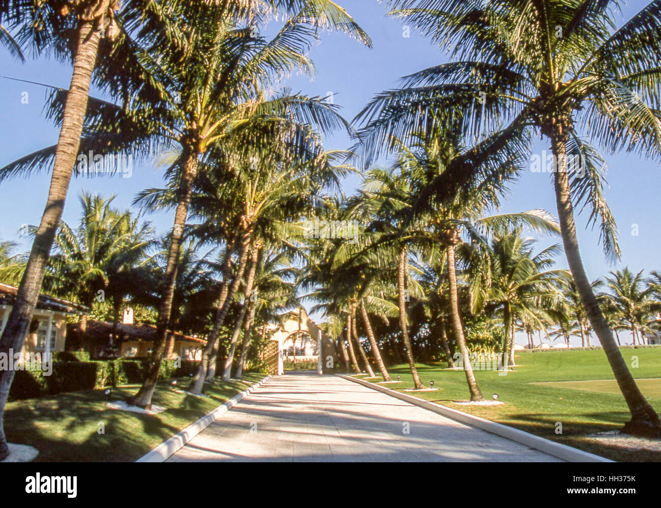 Mar a lago entrance hi-res stock photography and images - Alamy