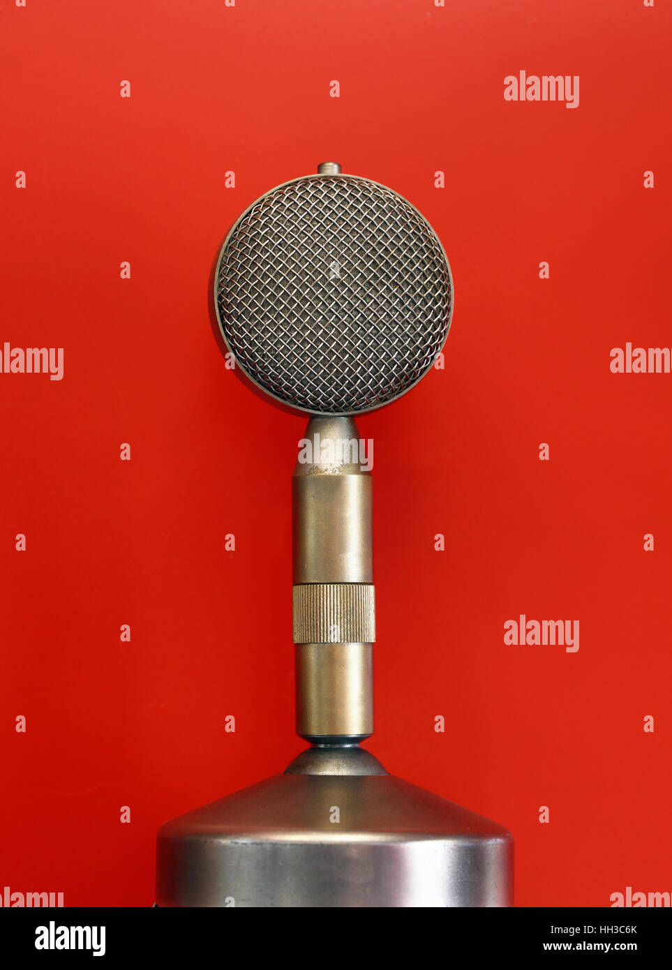 Voice over mic hi-res stock photography and images - Alamy